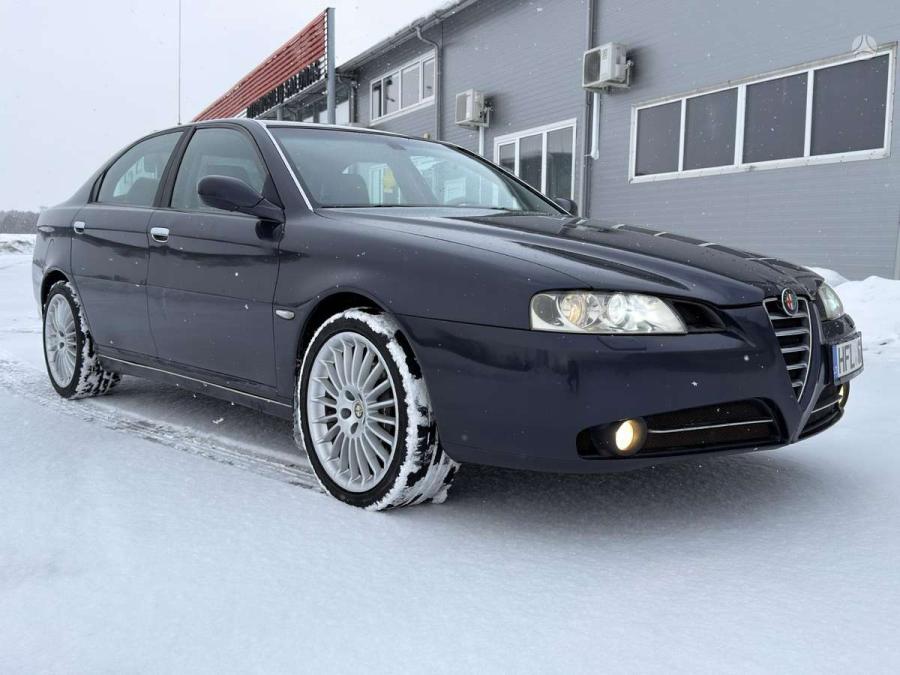 Blue Alfa Romeo 166 2005 in Vilnius, with an engine capacity of 2.39 L and mileage of 294 thousand km for 1950 €, photo 9 on AUTOMOTO.COM.LV