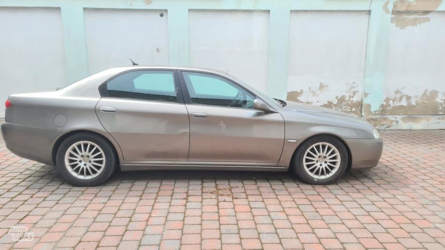 Grey Alfa Romeo 166 2004 in Siauliai, with an engine capacity of 2.40 L and mileage of 272 thousand km for 499 €, photo 4 on AUTOMOTO.COM.LV