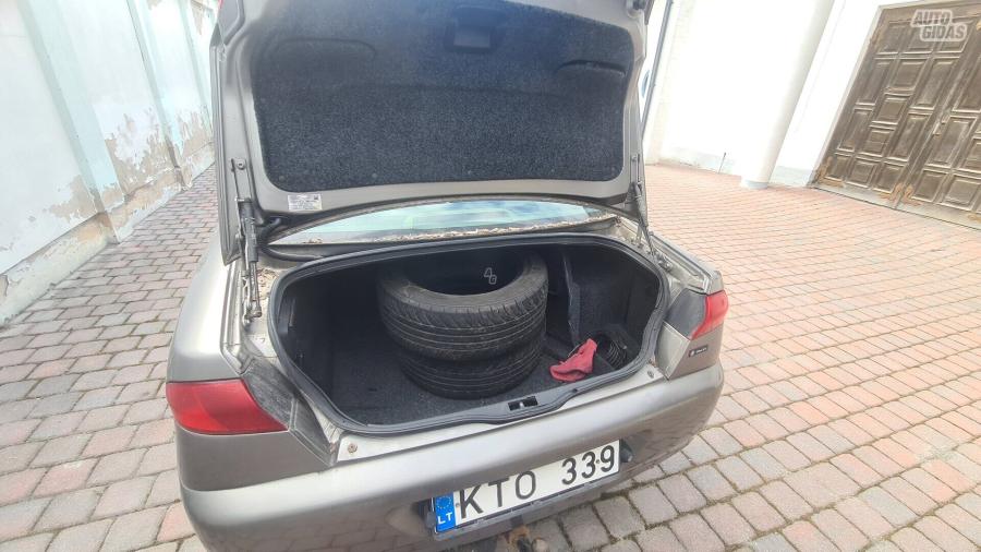 Grey Alfa Romeo 166 2004 in Siauliai, with an engine capacity of 2.40 L and mileage of 272 thousand km for 499 €, photo 6 on AUTOMOTO.COM.LV