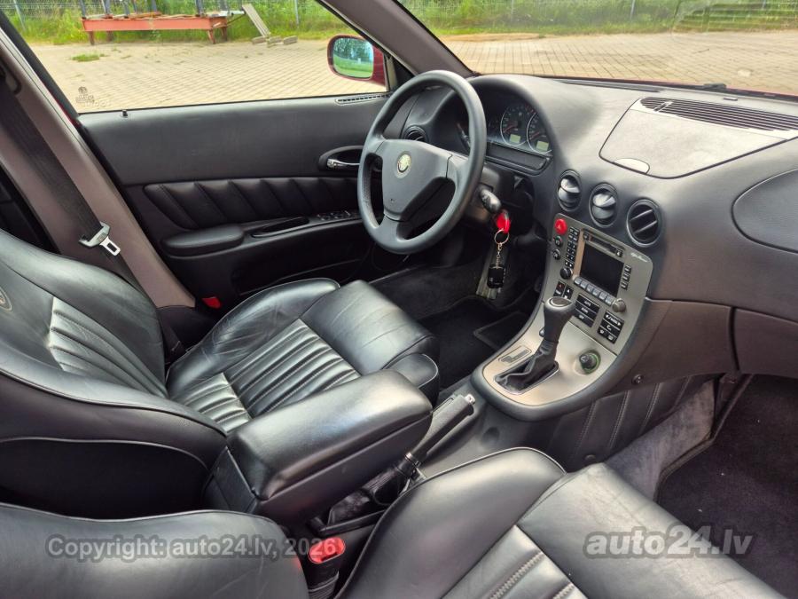 Red Alfa Romeo 166 1999 in Tallinn, with an engine capacity of 2.50 L and mileage of 179 thousand km for 8600 €, photo 15 on AUTOMOTO.COM.LV
