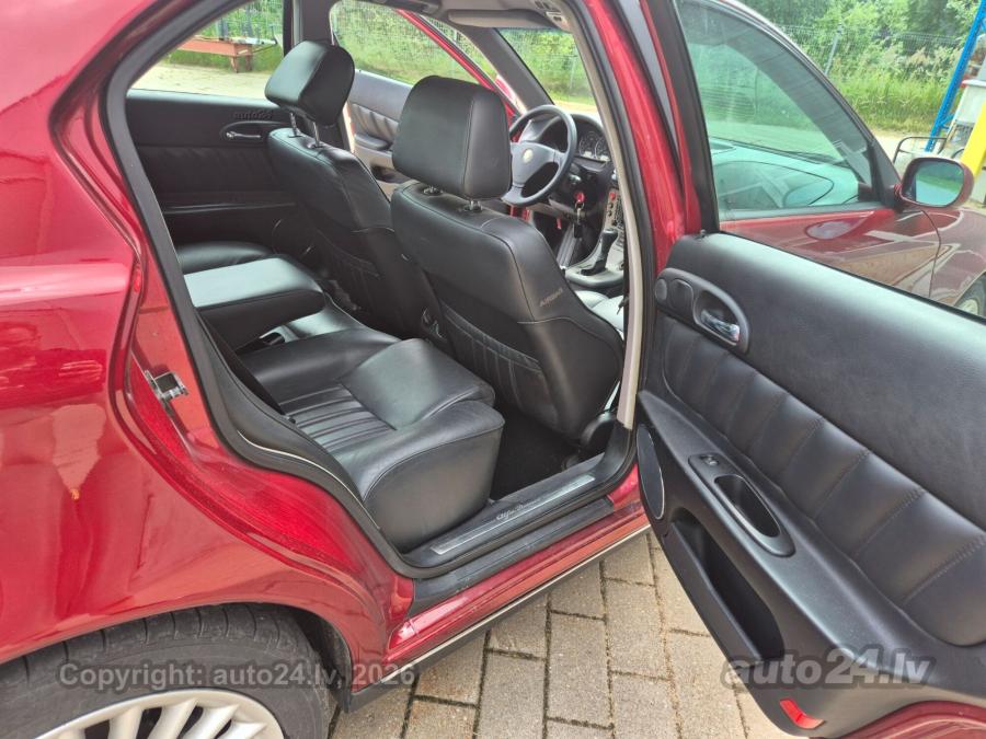 Red Alfa Romeo 166 1999 in Tallinn, with an engine capacity of 2.50 L and mileage of 179 thousand km for 8600 €, photo 17 on AUTOMOTO.COM.LV