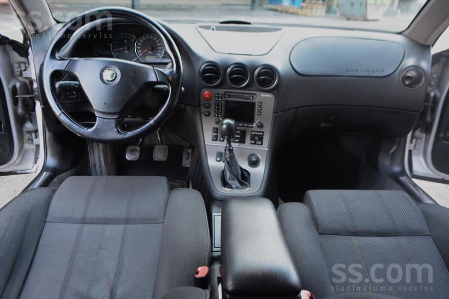 Alfa Romeo 166 1999 Rīga, ar dzinēja tilpumu 2.50 L un nobraukumu 259 tūkst. km par 2900 €, foto 25 vietnē AUTOMOTO.COM.LV