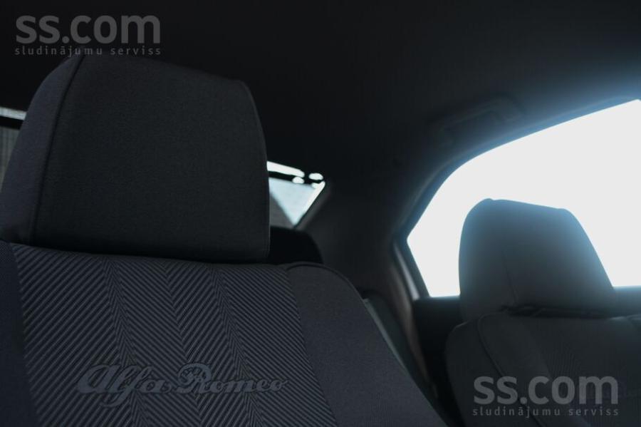 Alfa Romeo 166 1999 Rīga, ar dzinēja tilpumu 2.50 L un nobraukumu 259 tūkst. km par 2900 €, foto 31 vietnē AUTOMOTO.COM.LV