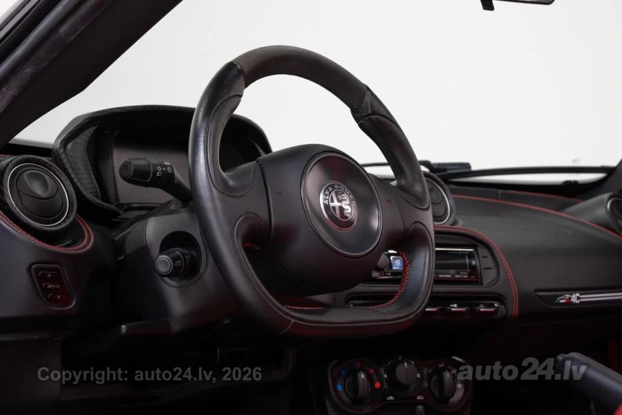 Sarkans Alfa Romeo 4C 2018 Tallina, ar dzinēja tilpumu 1.74 L un nobraukumu 87 tūkst. km par 63800 €, foto 17 vietnē AUTOMOTO.COM.LV