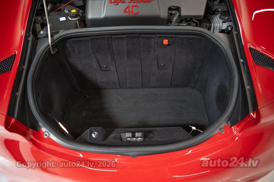 Sarkans Alfa Romeo 4C 2018 Tallina, ar dzinēja tilpumu 1.74 L un nobraukumu 87 tūkst. km par 63800 €, foto 30 vietnē AUTOMOTO.COM.LV
