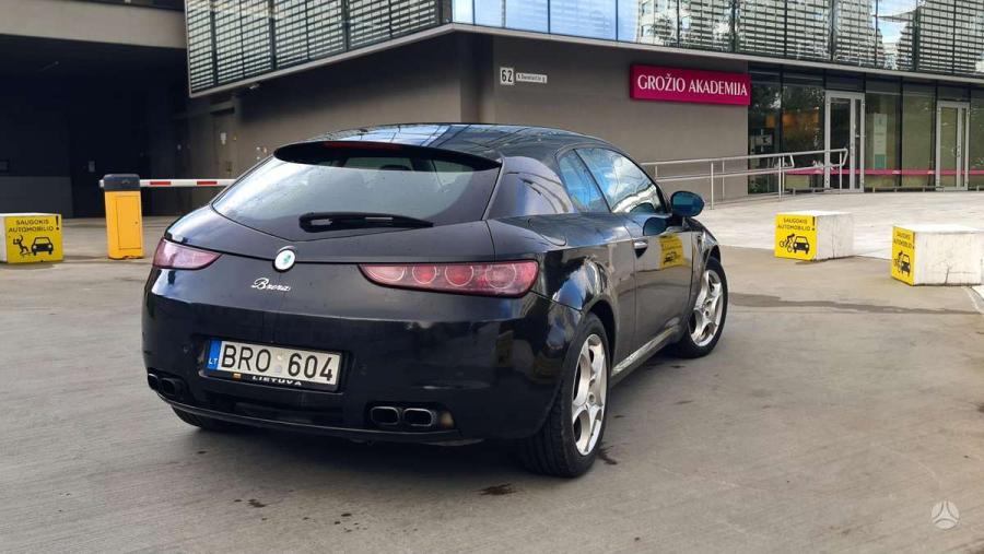 Black Alfa Romeo Brera 2006 in Kaunas, with an engine capacity of 0.00 L and mileage of 283 thousand km for 2600 €, photo 6 on AUTOMOTO.COM.LV