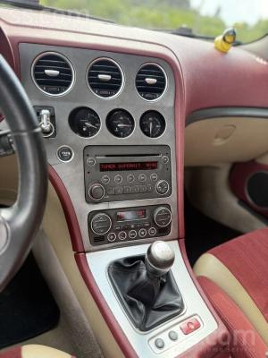 Melns Alfa Romeo Brera 2007 Cēsis, ar dzinēja tilpumu 2.20 L un nobraukumu 174 tūkst. km par 3200 €, foto 14 vietnē AUTOMOTO.COM.LV