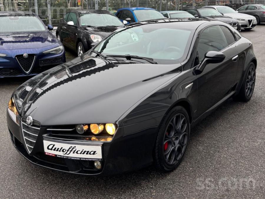 Black Alfa Romeo Brera 2008 in Riga, with an engine capacity of 2.40 L and mileage of 203 thousand km for 5900 €, photo 1 on AUTOMOTO.COM.LV