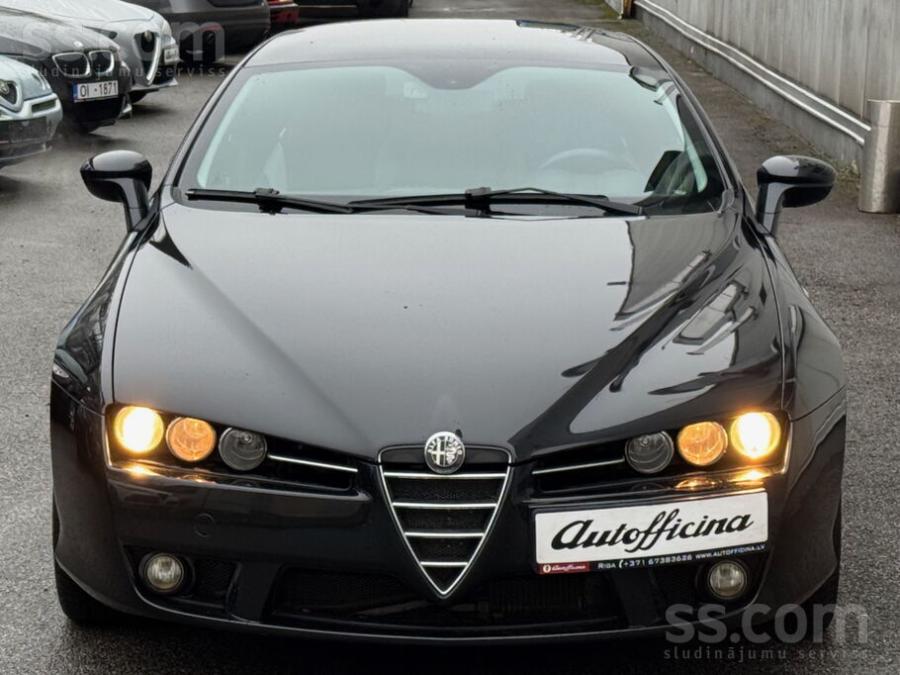 Black Alfa Romeo Brera 2008 in Riga, with an engine capacity of 2.40 L and mileage of 203 thousand km for 5900 €, photo 2 on AUTOMOTO.COM.LV