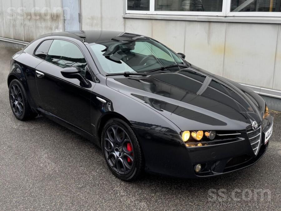 Black Alfa Romeo Brera 2008 in Riga, with an engine capacity of 2.40 L and mileage of 203 thousand km for 5900 €, photo 3 on AUTOMOTO.COM.LV