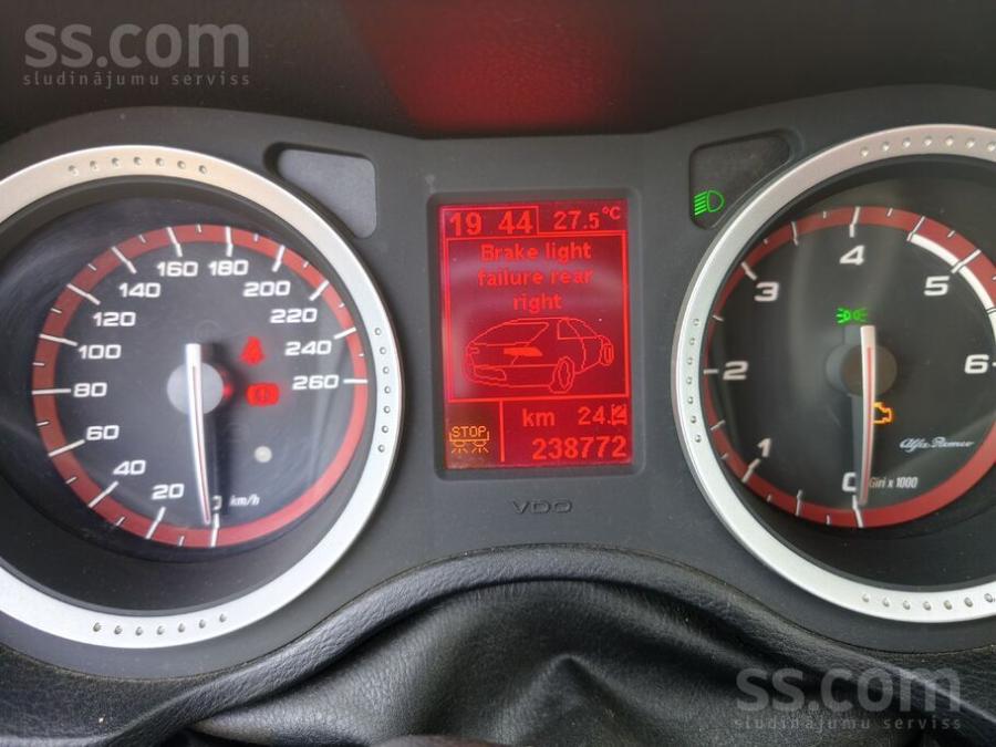 Melns Alfa Romeo Brera 2008 Rīga, ar dzinēja tilpumu 2.40 L un nobraukumu 238 tūkst. km par 3500 €, foto 4 vietnē AUTOMOTO.COM.LV