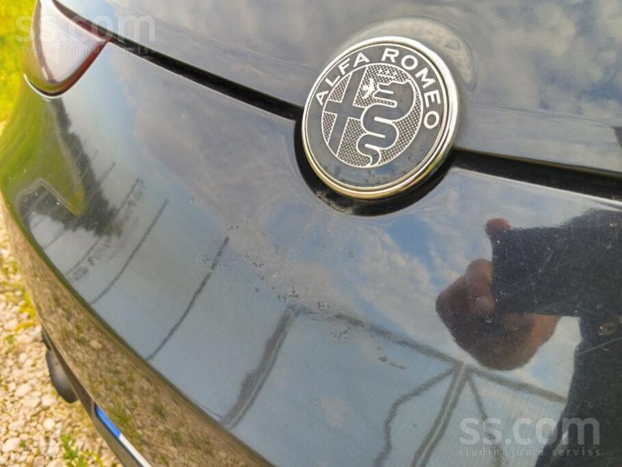 Melns Alfa Romeo Brera 2008 Rīga, ar dzinēja tilpumu 2.40 L un nobraukumu 238 tūkst. km par 3500 €, foto 12 vietnē AUTOMOTO.COM.LV