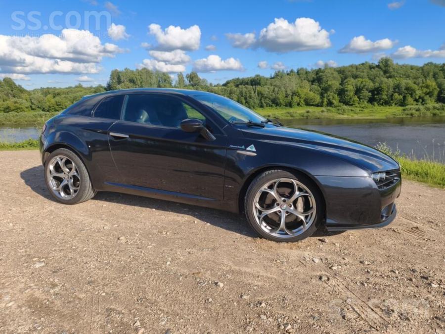 Black Alfa Romeo Brera 2008 in Daugavpils, with an engine capacity of 2.40 L and mileage of 218 thousand km for 6250 €, photo 1 on AUTOMOTO.COM.LV
