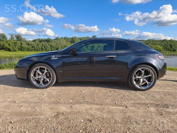 Black Alfa Romeo Brera 2008 in Daugavpils, with an engine capacity of 2.40 L and mileage of 218 thousand km for 6250 €, photo 5 on AUTOMOTO.COM.LV