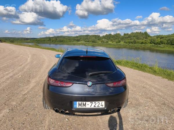 Black Alfa Romeo Brera 2008 in Daugavpils, with an engine capacity of 2.40 L and mileage of 218 thousand km for 6250 €, photo 7 on AUTOMOTO.COM.LV