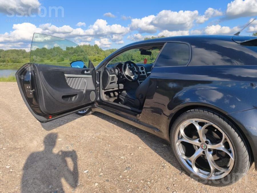 Black Alfa Romeo Brera 2008 in Daugavpils, with an engine capacity of 2.40 L and mileage of 218 thousand km for 6250 €, photo 9 on AUTOMOTO.COM.LV