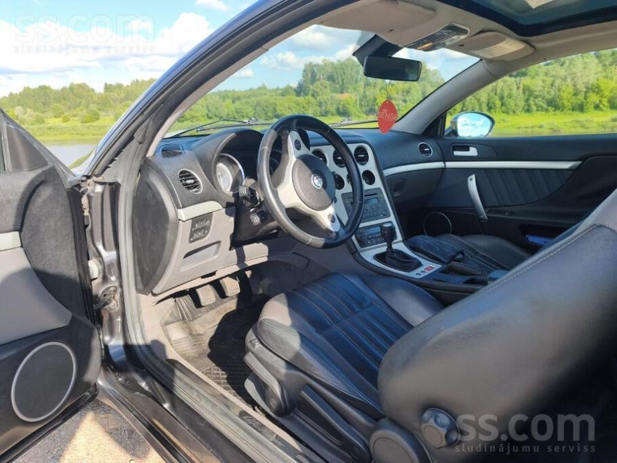 Black Alfa Romeo Brera 2008 in Daugavpils, with an engine capacity of 2.40 L and mileage of 218 thousand km for 6250 €, photo 10 on AUTOMOTO.COM.LV