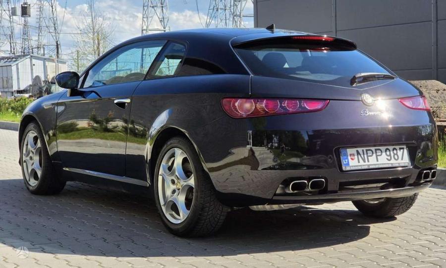 Melns Alfa Romeo Brera 2008 Šauļi, ar dzinēja tilpumu 3.20 L un nobraukumu 78 tūkst. km par 15400 €, foto 4 vietnē AUTOMOTO.COM.LV