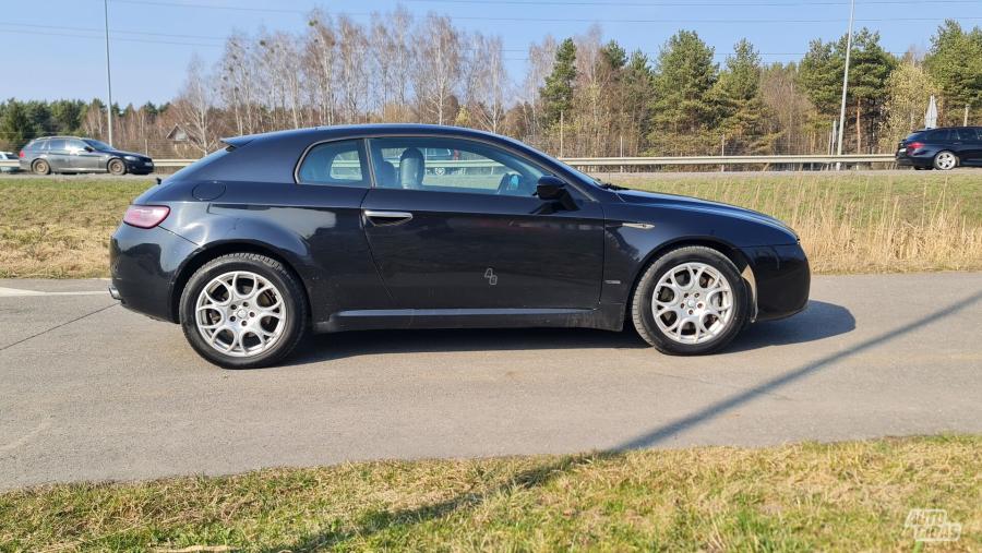 Alfa Romeo Brera 2006 in Kaunas, with an engine capacity of 2.40 L and mileage of 280 thousand km for 2850 €, photo 6 on AUTOMOTO.COM.LV