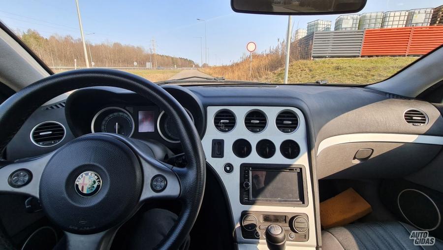 Alfa Romeo Brera 2006 in Kaunas, with an engine capacity of 2.40 L and mileage of 280 thousand km for 2850 €, photo 11 on AUTOMOTO.COM.LV