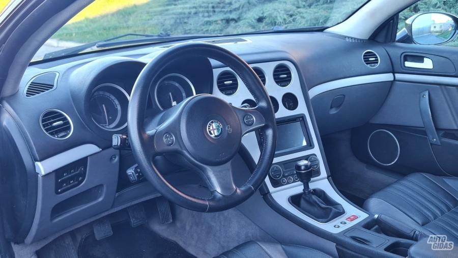 Alfa Romeo Brera 2006 in Kaunas, with an engine capacity of 2.40 L and mileage of 280 thousand km for 2850 €, photo 12 on AUTOMOTO.COM.LV