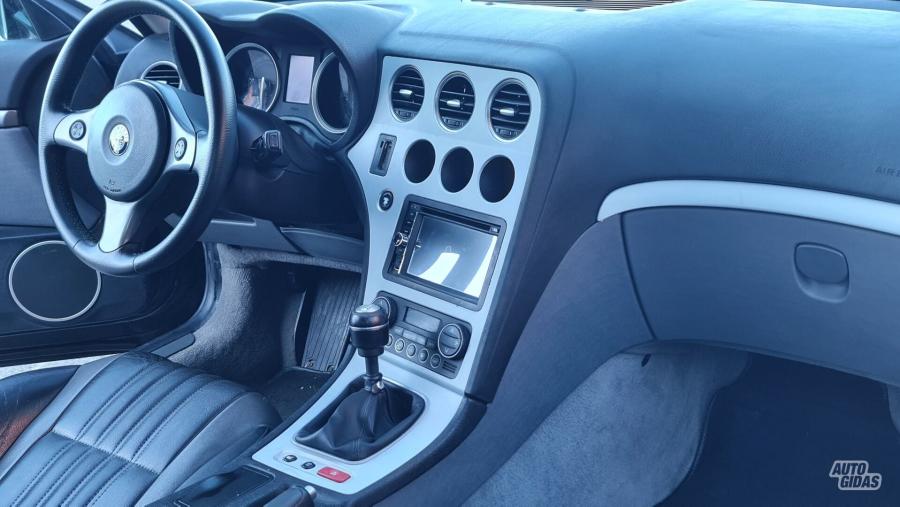 Alfa Romeo Brera 2006 in Kaunas, with an engine capacity of 2.40 L and mileage of 280 thousand km for 2850 €, photo 13 on AUTOMOTO.COM.LV