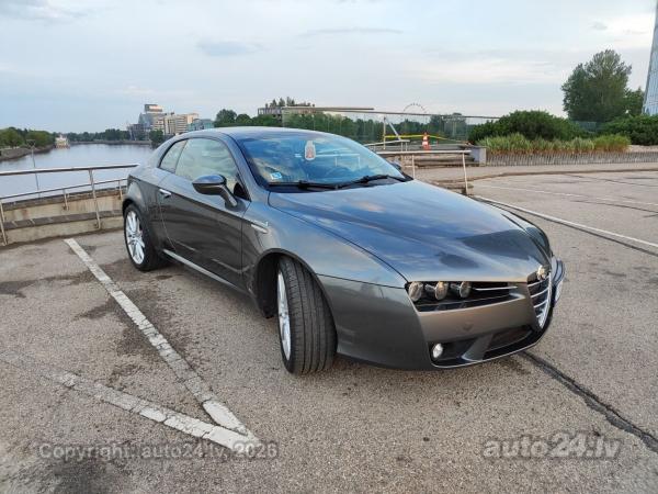 Grey Alfa Romeo Brera 2007 in Riga, with an engine capacity of 3.20 L and mileage of 103 thousand km for 11960 €, photo 2 on AUTOMOTO.COM.LV
