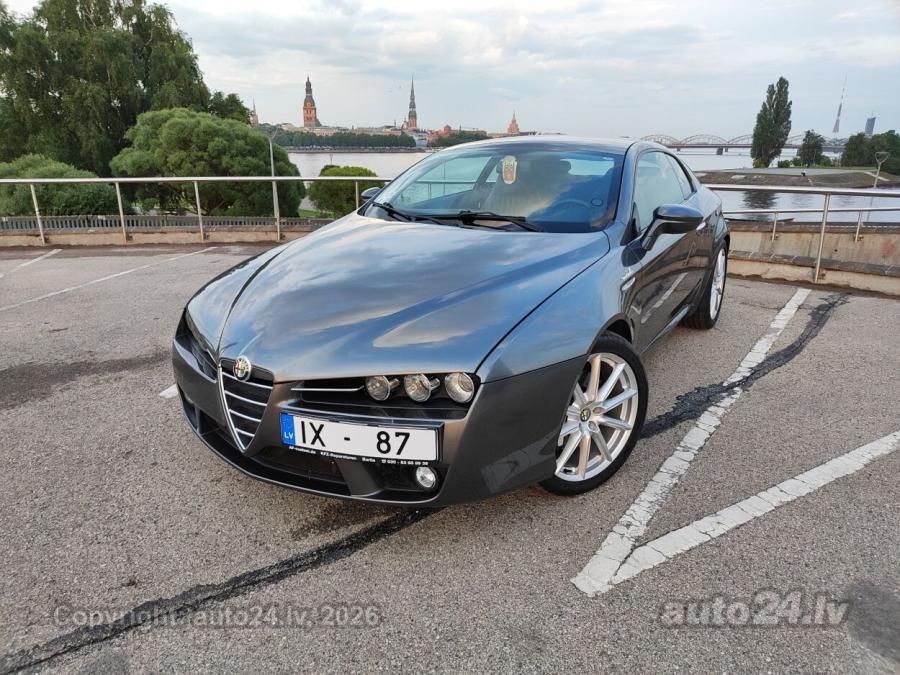 Grey Alfa Romeo Brera 2007 in Riga, with an engine capacity of 3.20 L and mileage of 103 thousand km for 11960 €, photo 3 on AUTOMOTO.COM.LV