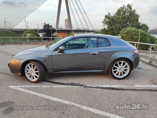 Grey Alfa Romeo Brera 2007 in Riga, with an engine capacity of 3.20 L and mileage of 103 thousand km for 11960 €, photo 5 on AUTOMOTO.COM.LV