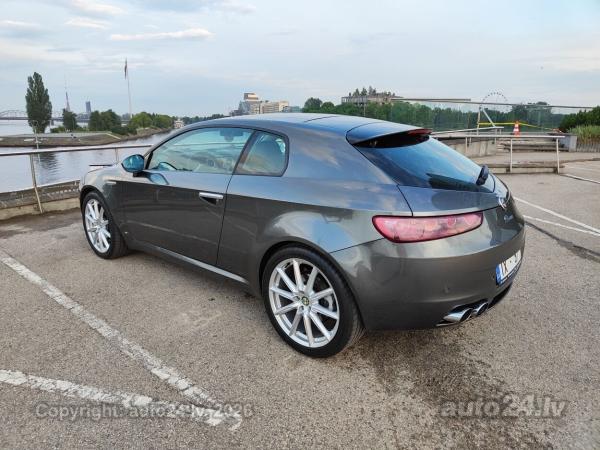 Grey Alfa Romeo Brera 2007 in Riga, with an engine capacity of 3.20 L and mileage of 103 thousand km for 11960 €, photo 6 on AUTOMOTO.COM.LV