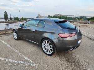 Grey Alfa Romeo Brera 2007 in Riga, with an engine capacity of 3.20 L and mileage of 103 thousand km for 11960 €, photo 6 on AUTOMOTO.COM.LV
