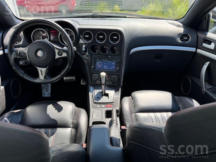 Pelēks Alfa Romeo Brera 2010 Rīga, ar dzinēja tilpumu 2.40 L un nobraukumu 254 tūkst. km par 9900 €, foto 21 vietnē AUTOMOTO.COM.LV