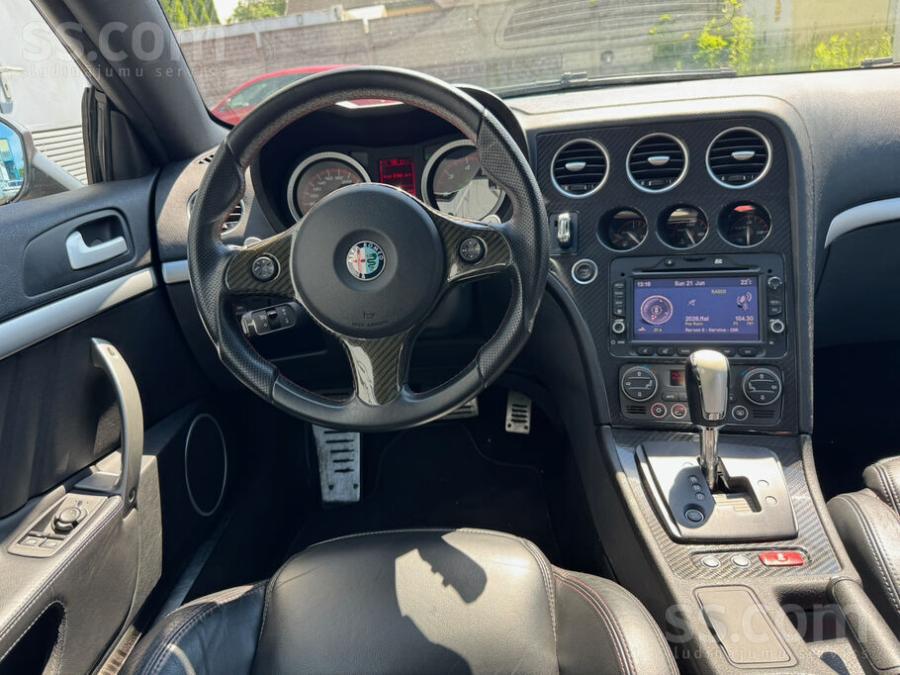 Pelēks Alfa Romeo Brera 2010 Rīga, ar dzinēja tilpumu 2.40 L un nobraukumu 254 tūkst. km par 9900 €, foto 22 vietnē AUTOMOTO.COM.LV