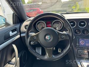 Pelēks Alfa Romeo Brera 2010 Rīga, ar dzinēja tilpumu 2.40 L un nobraukumu 254 tūkst. km par 9900 €, foto 23 vietnē AUTOMOTO.COM.LV