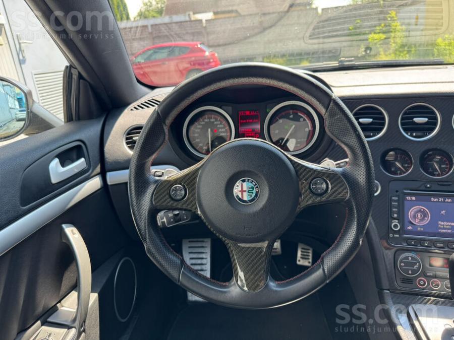 Pelēks Alfa Romeo Brera 2010 Rīga, ar dzinēja tilpumu 2.40 L un nobraukumu 254 tūkst. km par 9900 €, foto 23 vietnē AUTOMOTO.COM.LV