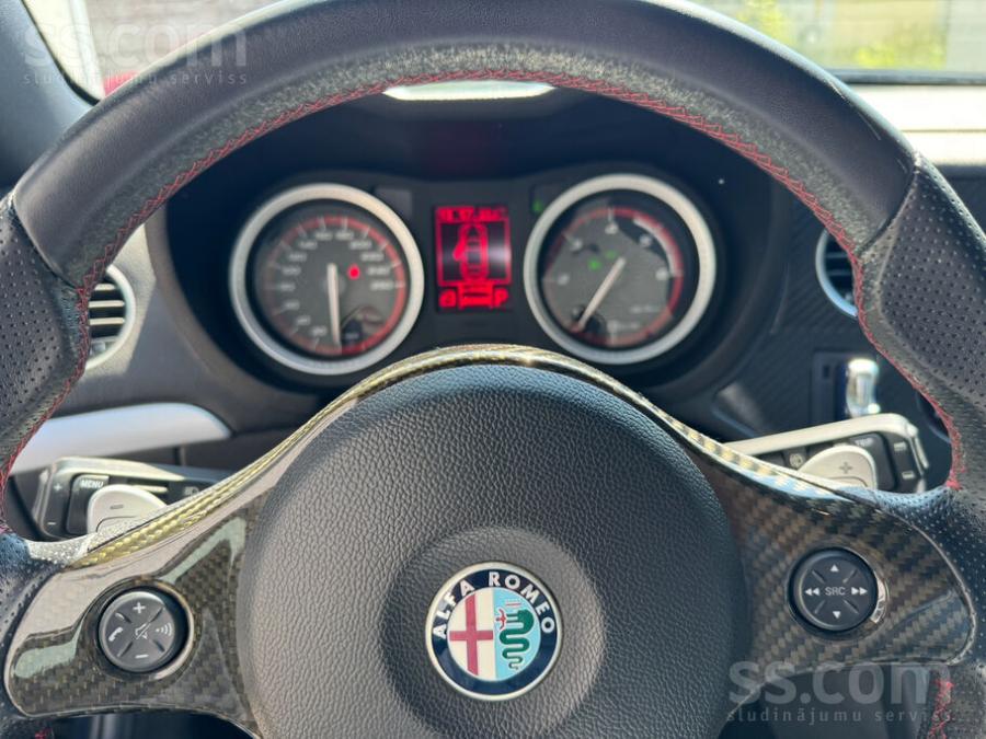 Pelēks Alfa Romeo Brera 2010 Rīga, ar dzinēja tilpumu 2.40 L un nobraukumu 254 tūkst. km par 9900 €, foto 24 vietnē AUTOMOTO.COM.LV