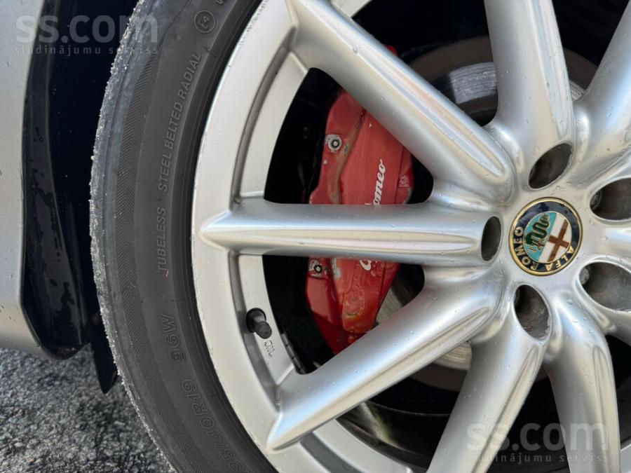Pelēks Alfa Romeo Brera 2010 Rīga, ar dzinēja tilpumu 2.40 L un nobraukumu 254 tūkst. km par 9900 €, foto 30 vietnē AUTOMOTO.COM.LV
