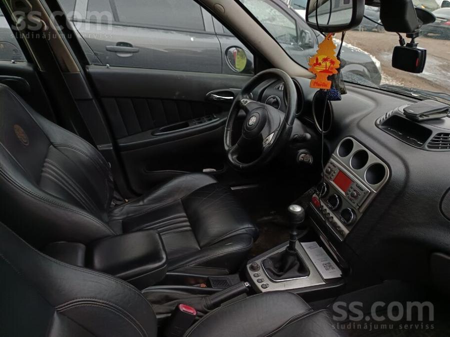 Black Alfa Romeo Crosswagon 2006 in Riga, with an engine capacity of 1.90 L and mileage of 289 thousand km for 1000 €, photo 8 on AUTOMOTO.COM.LV