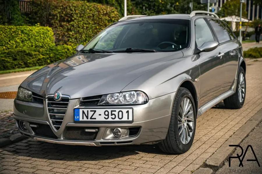 Grey Alfa Romeo Crosswagon 2005 in Riga, with an engine capacity of 1.90 L and mileage of 313 thousand km for 2290 €, photo 1 on AUTOMOTO.COM.LV