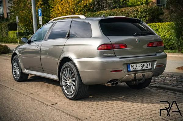 Grey Alfa Romeo Crosswagon 2005 in Riga, with an engine capacity of 1.90 L and mileage of 313 thousand km for 2290 €, photo 5 on AUTOMOTO.COM.LV