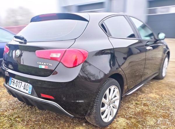Melns Alfa Romeo Giulia 2019 Kretinga, ar dzinēja tilpumu 1.40 L un nobraukumu 162 tūkst. km par 7899 €, foto 4 vietnē AUTOMOTO.COM.LV