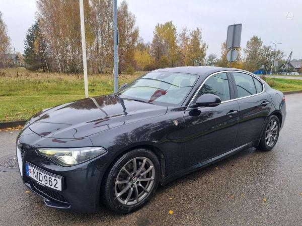 Black Alfa Romeo Giulia 2016 in Taurage, with an engine capacity of 2.10 L and mileage of 290 thousand km for 7650 €, photo 1 on AUTOMOTO.COM.LV