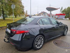 Melns Alfa Romeo Giulia 2016 Tauragė, ar dzinēja tilpumu 2.10 L un nobraukumu 290 tūkst. km par 7650 €, foto 4 vietnē AUTOMOTO.COM.LV