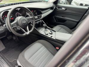Melns Alfa Romeo Giulia 2016 Rīga, ar dzinēja tilpumu 2.20 L un nobraukumu 145 tūkst. km par 15900 €, foto 9 vietnē AUTOMOTO.COM.LV