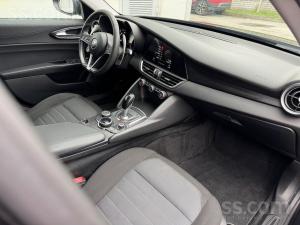Melns Alfa Romeo Giulia 2016 Rīga, ar dzinēja tilpumu 2.20 L un nobraukumu 145 tūkst. km par 15900 €, foto 10 vietnē AUTOMOTO.COM.LV