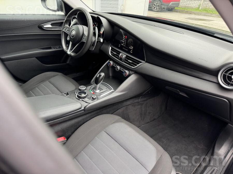 Melns Alfa Romeo Giulia 2016 Rīga, ar dzinēja tilpumu 2.20 L un nobraukumu 145 tūkst. km par 15900 €, foto 10 vietnē AUTOMOTO.COM.LV