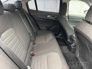Melns Alfa Romeo Giulia 2016 Rīga, ar dzinēja tilpumu 2.20 L un nobraukumu 145 tūkst. km par 15900 €, foto 12 vietnē AUTOMOTO.COM.LV