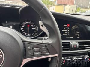 Melns Alfa Romeo Giulia 2016 Rīga, ar dzinēja tilpumu 2.20 L un nobraukumu 145 tūkst. km par 15900 €, foto 18 vietnē AUTOMOTO.COM.LV