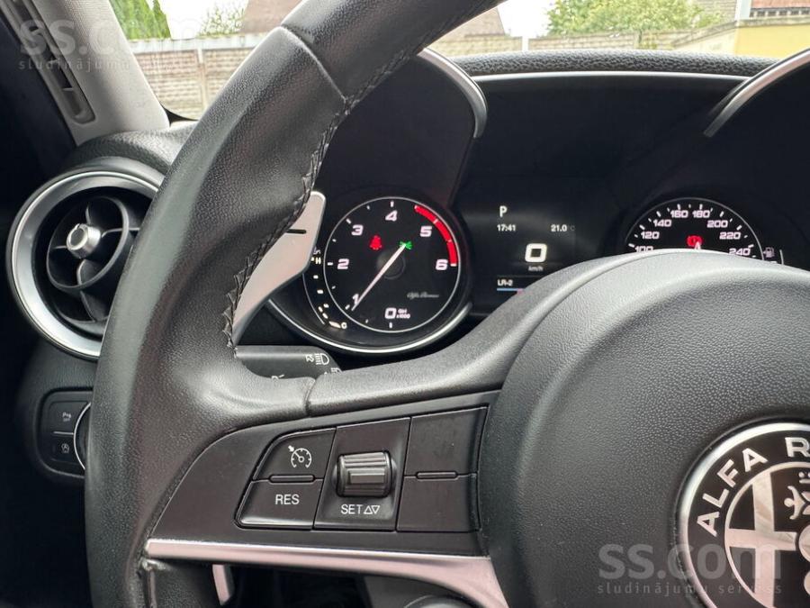 Melns Alfa Romeo Giulia 2016 Rīga, ar dzinēja tilpumu 2.20 L un nobraukumu 145 tūkst. km par 15900 €, foto 19 vietnē AUTOMOTO.COM.LV