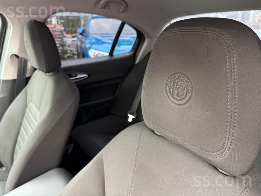 Melns Alfa Romeo Giulia 2016 Rīga, ar dzinēja tilpumu 2.20 L un nobraukumu 145 tūkst. km par 15900 €, foto 25 vietnē AUTOMOTO.COM.LV